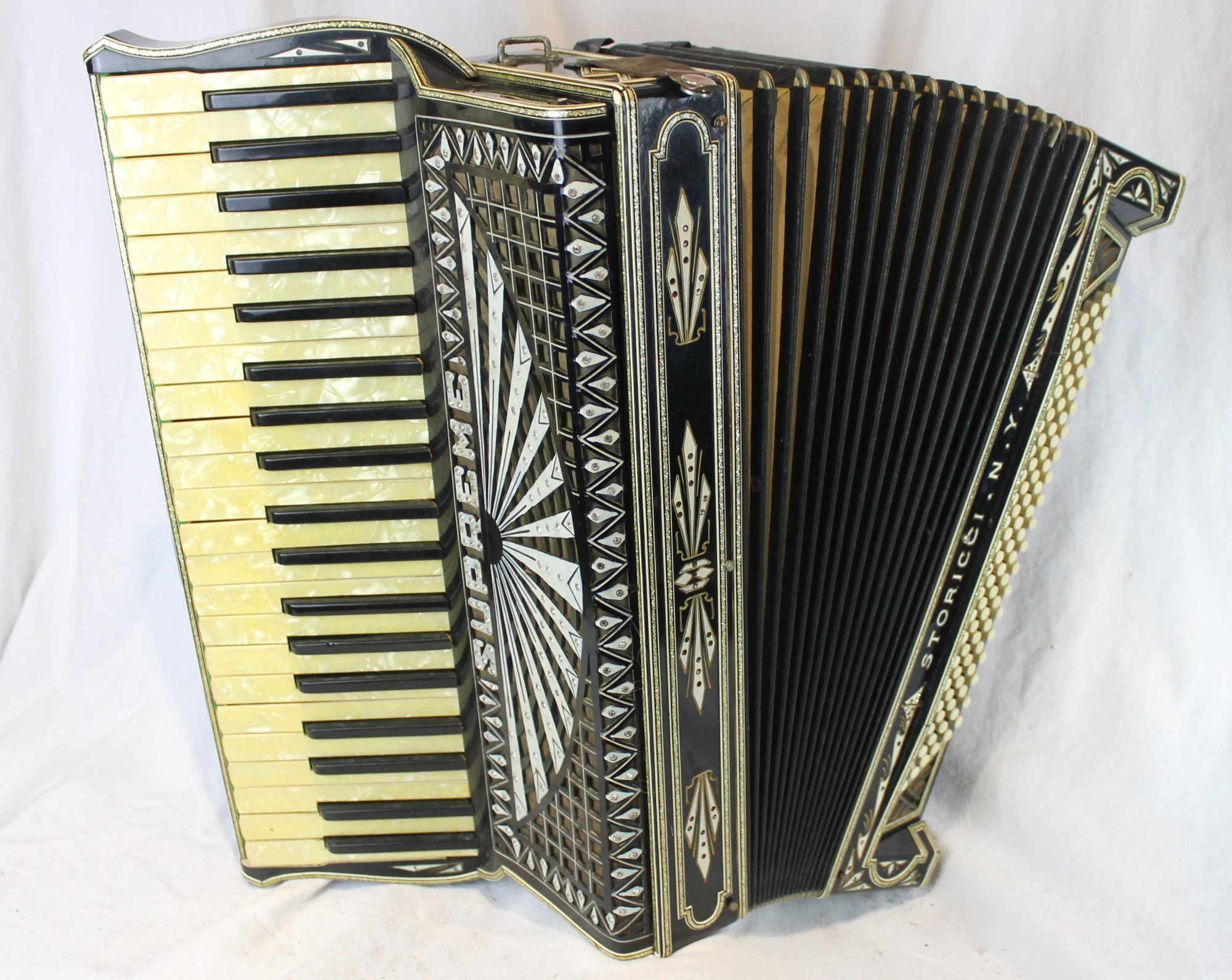 120 Bass Full Size (Keyboard Length > 19 inch)
