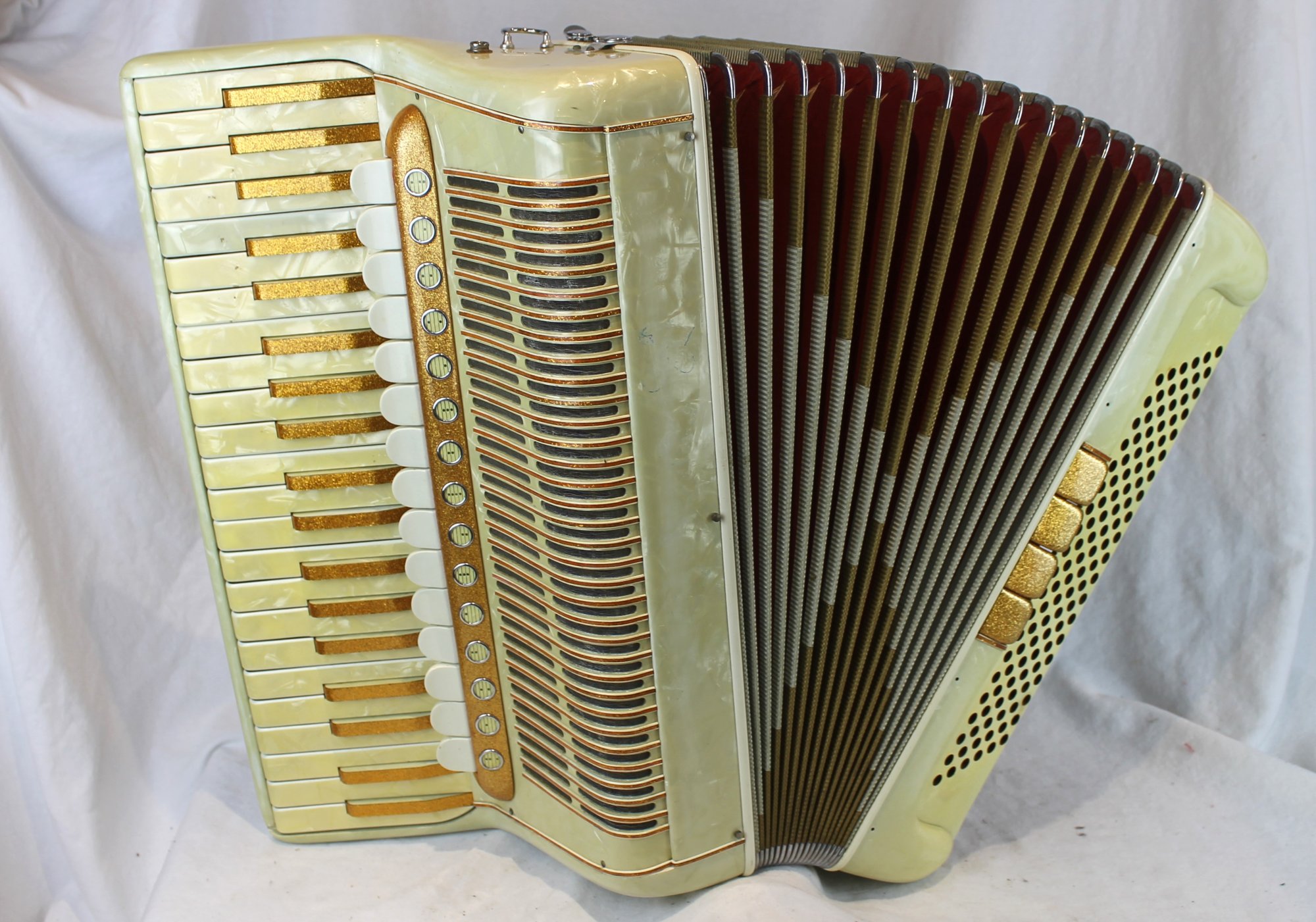 120 Bass Full Size (Keyboard Length > 19 inch)