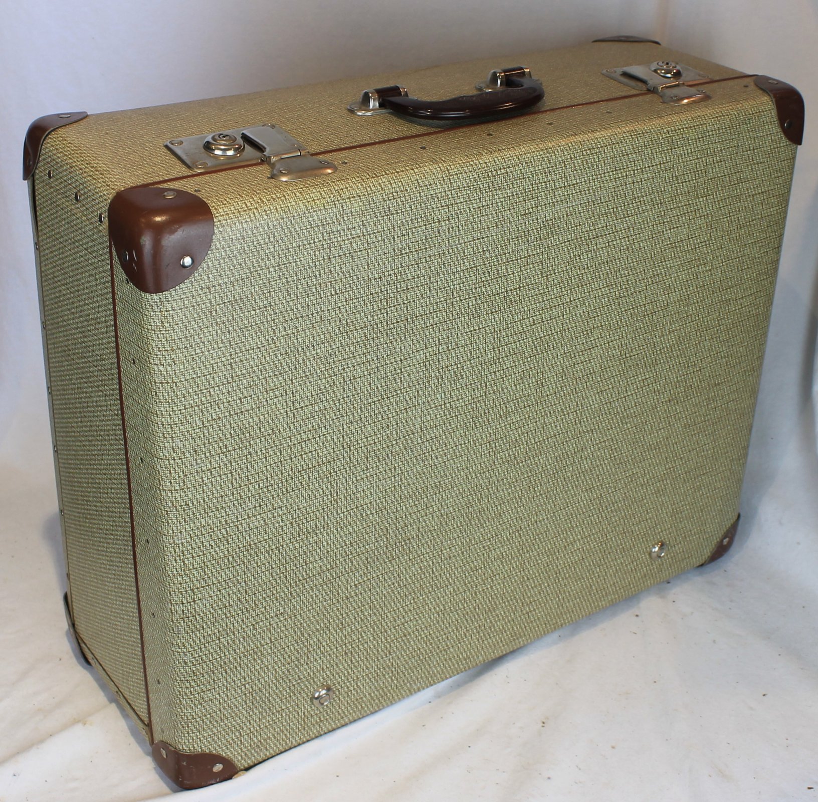 Large Hard Cases (Full Size 120 Bass Accordions > 20 inch)