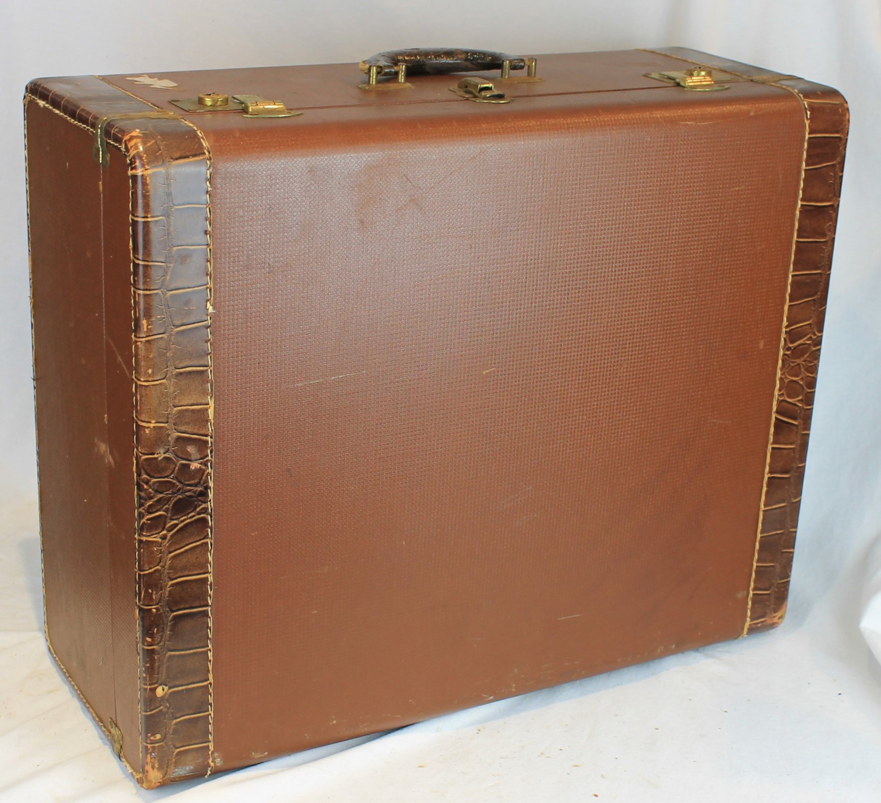 Large Hard Cases (Full Size 120 Bass Accordions > 20 inch)