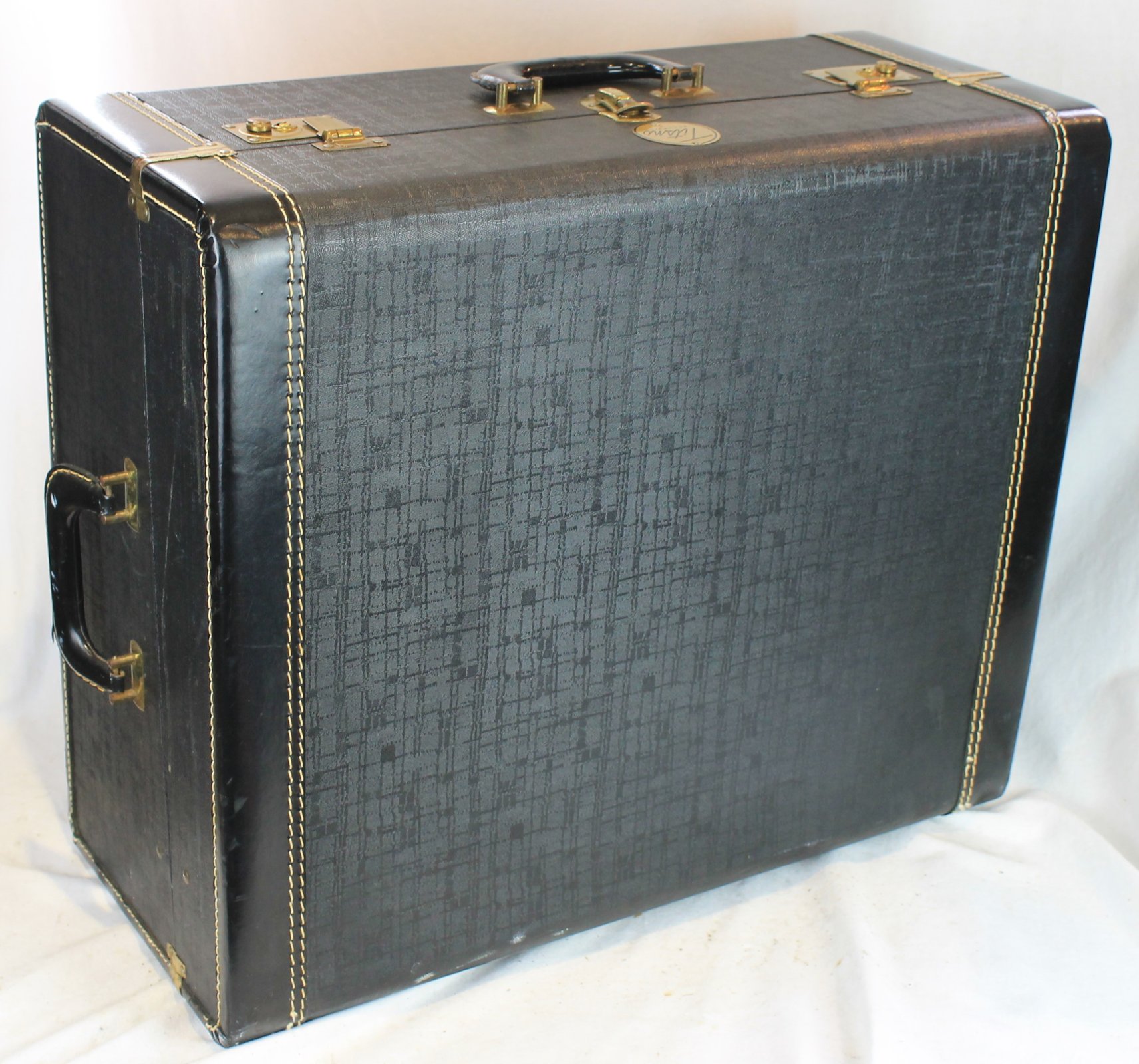 Large Hard Cases (Full Size 120 Bass Accordions > 20 inch)