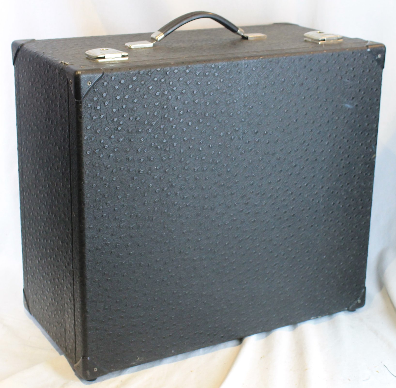 Large Hard Cases (Full Size 120 Bass Accordions > 20 inch)