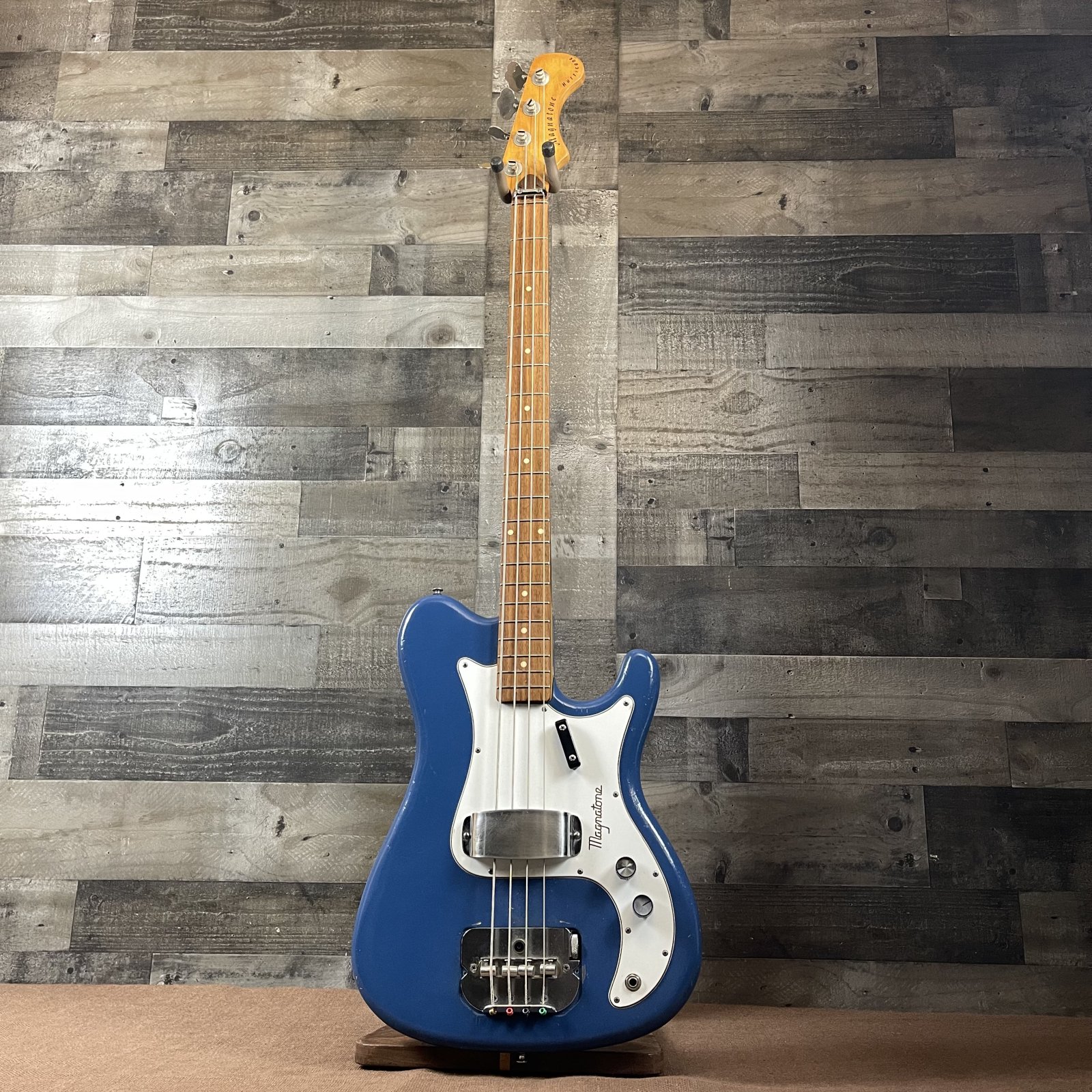 Magnatone Hurricane X-10 Electric Bass (1965) W/OHSC - Refinished Blue ...
