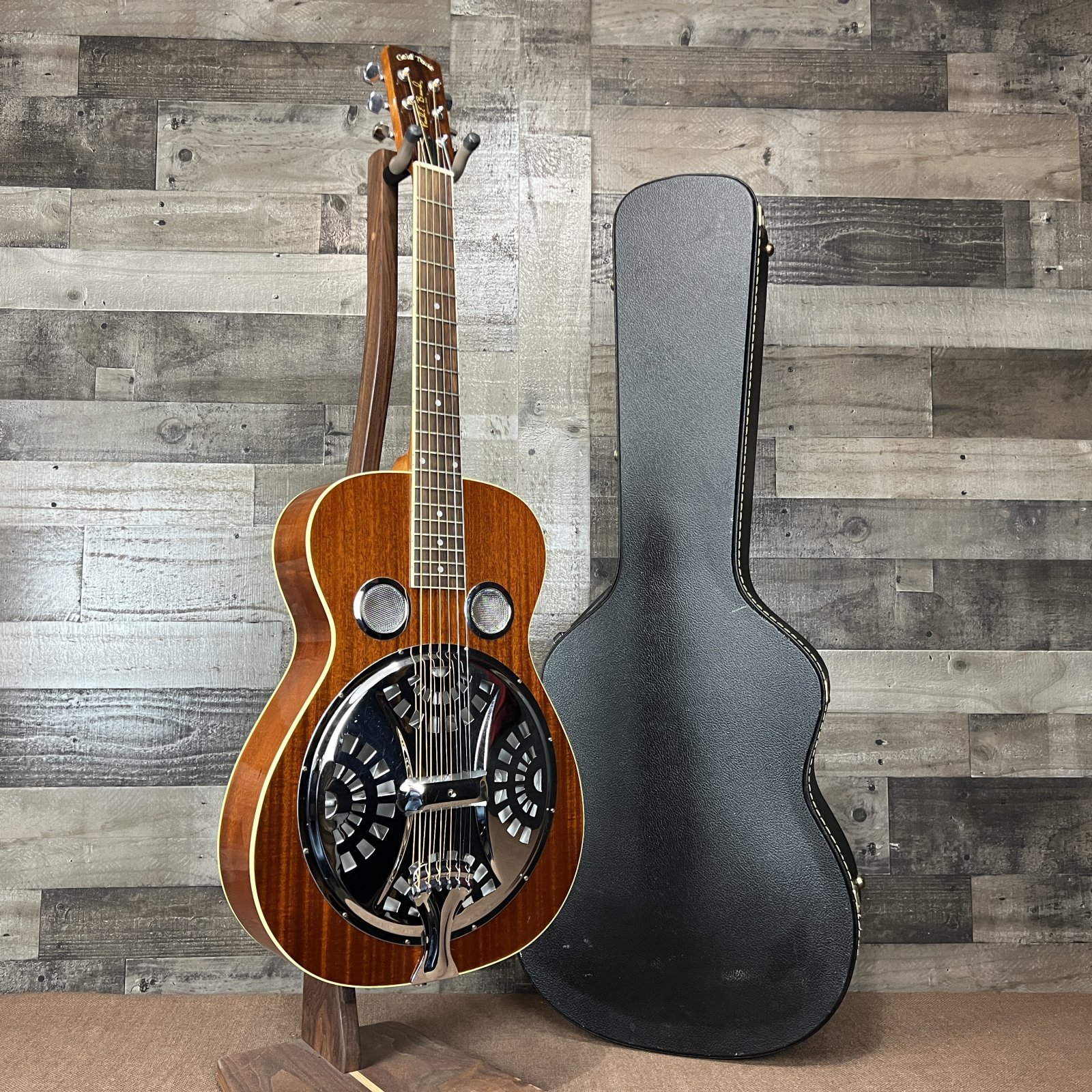 STEEL GUITARS & RESONATORS